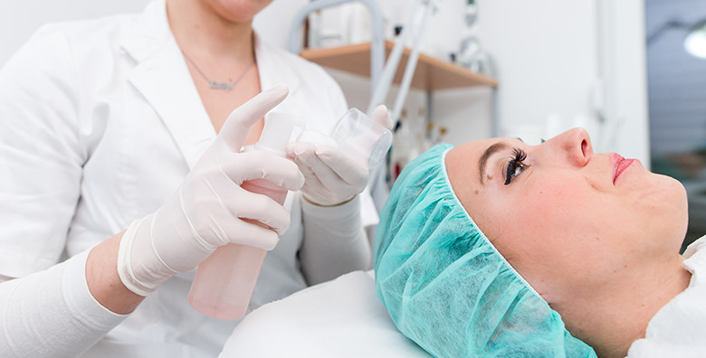 Mikrodermoabrazija, ultrazvuk lica, biolaser i tretman vitaminom C u ...