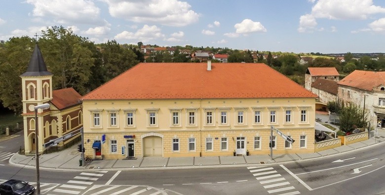 [HOTEL PAKRAC***] 2 noćenja s polupansionom za dvoje uz relax masažu u ...